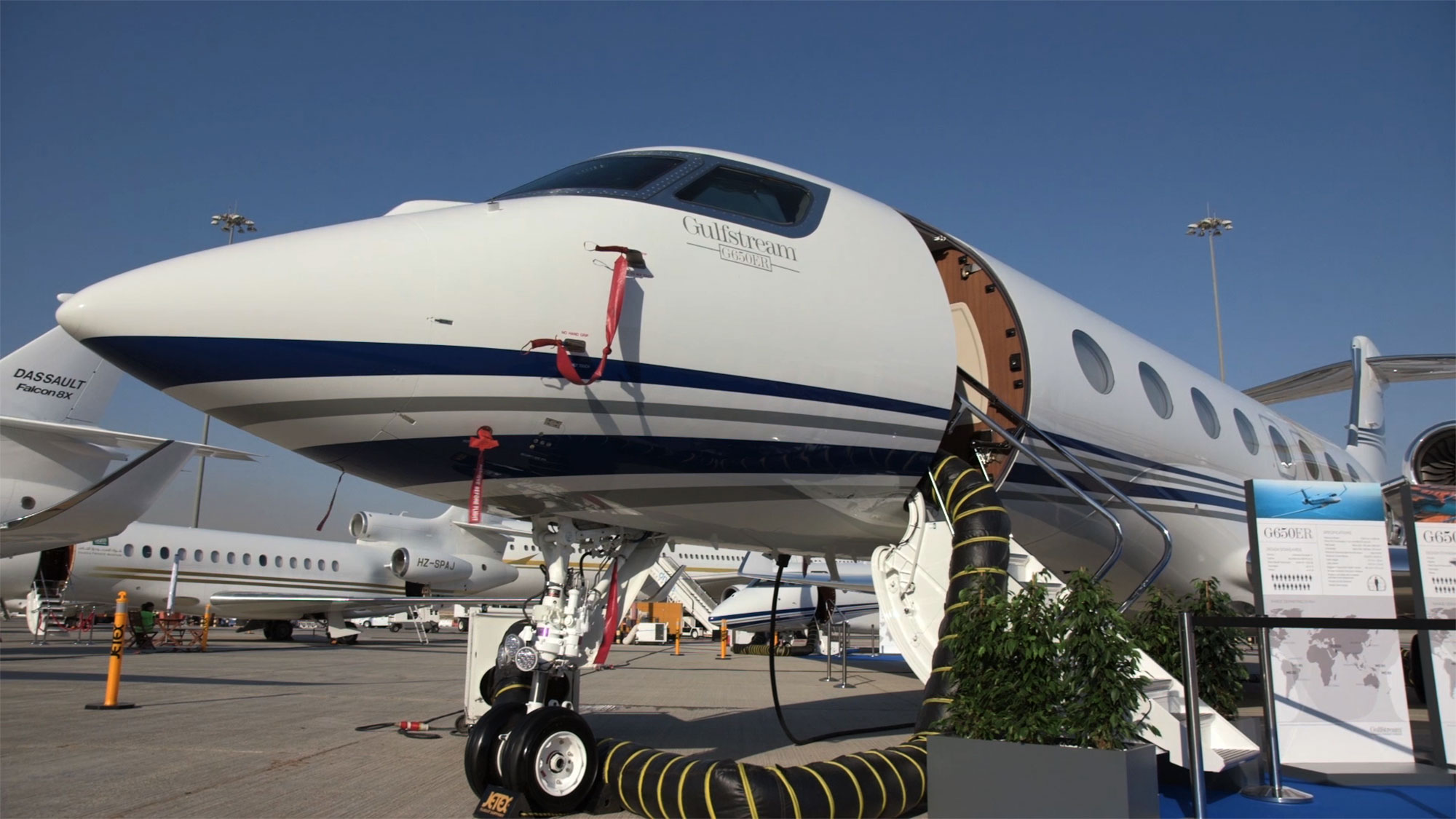How Smart Cabin Design in the Gulfstream G650ER Makes a 14-Hour Flight ...