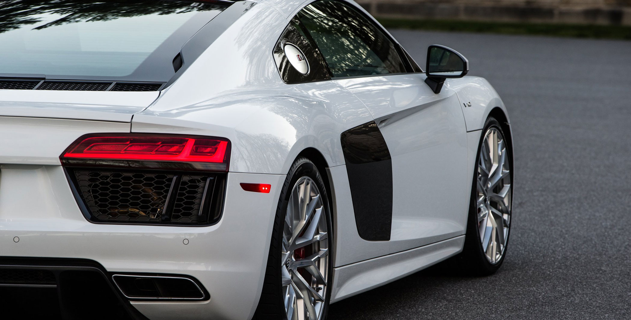 Audi R8 V10 | Business Jet Traveler